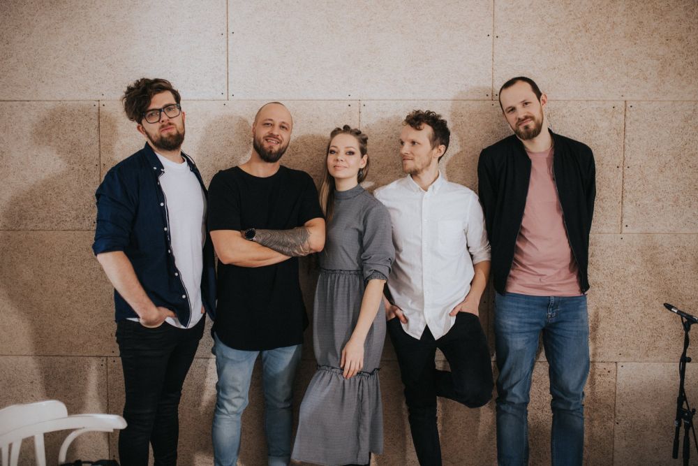 Grupa “The Sound Poets” izpylda dzīsmi latgaliski - lakuga.lv