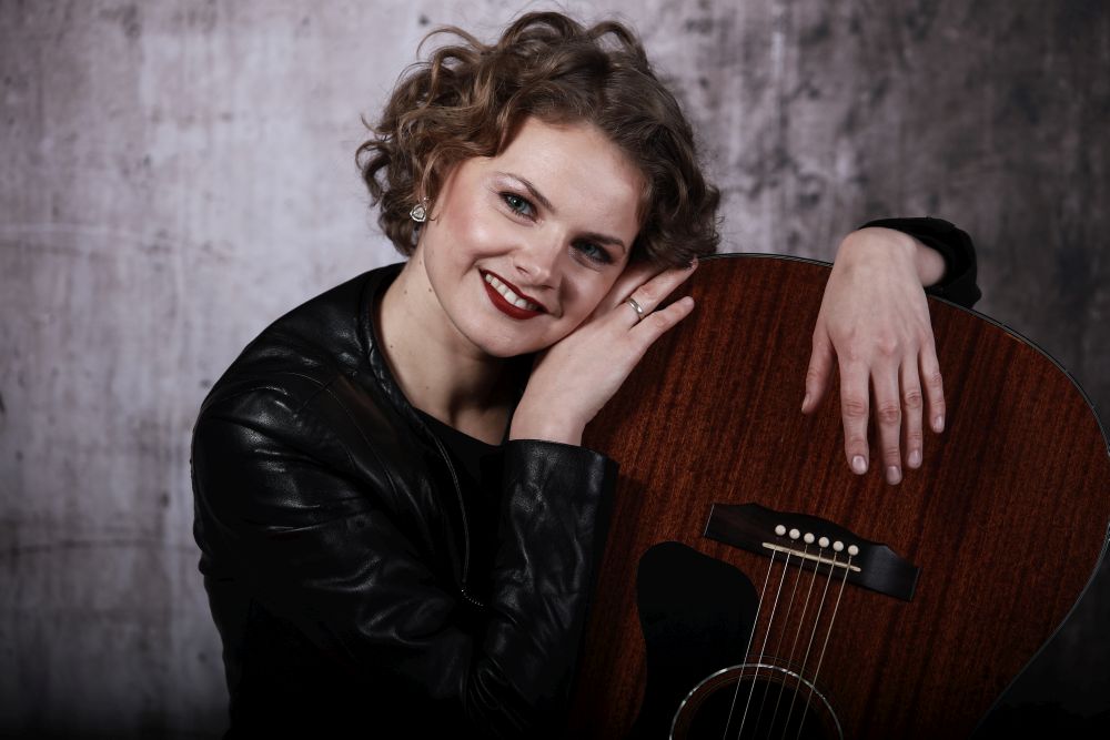 Dzīsmineica Laura Bicāne izdūd caturtū albumu “Ikdiena” - lakuga.lv