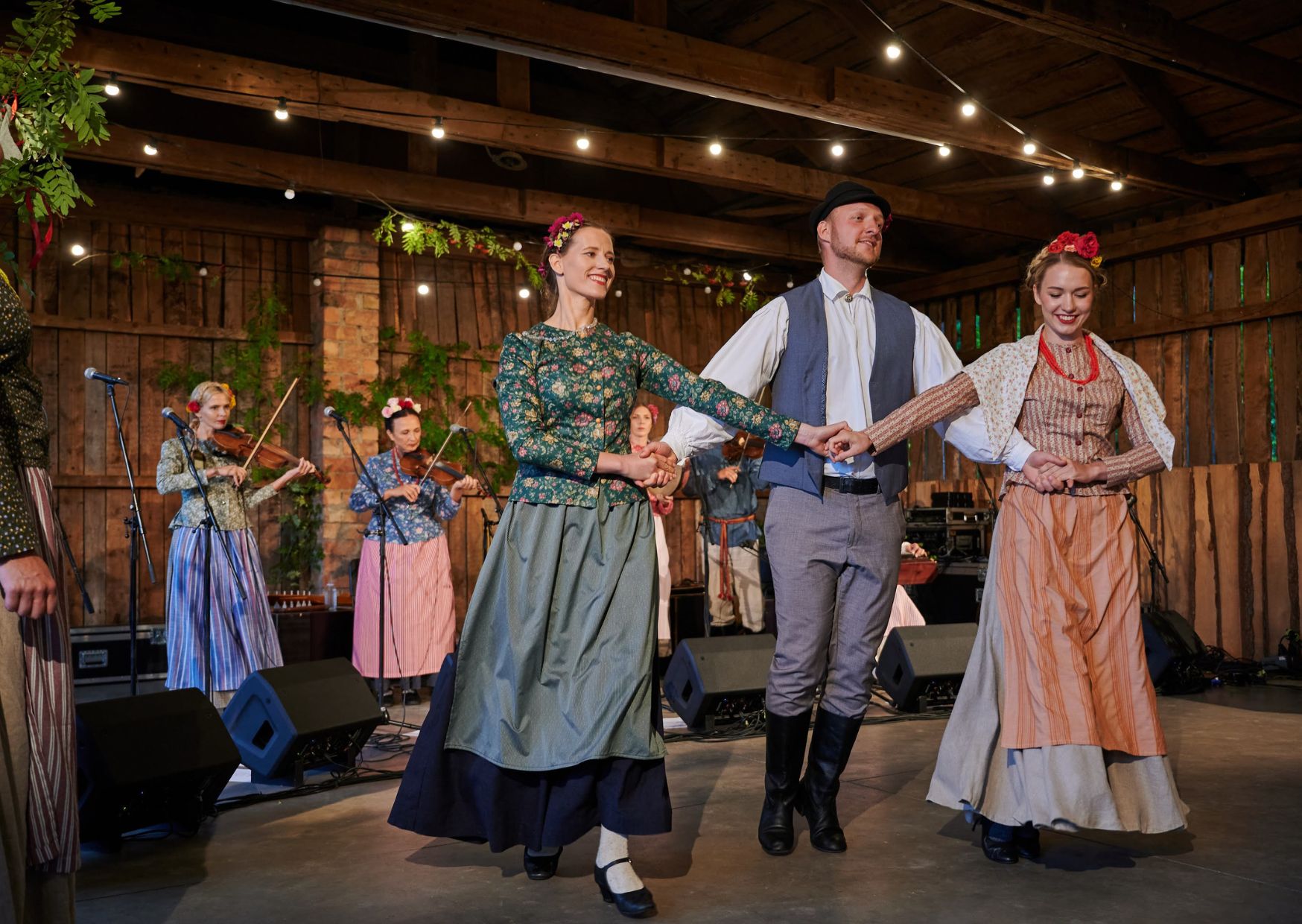 Folklorys kūpa "Grodi" aicynoj iz večerinku Reigā - lakuga.lv