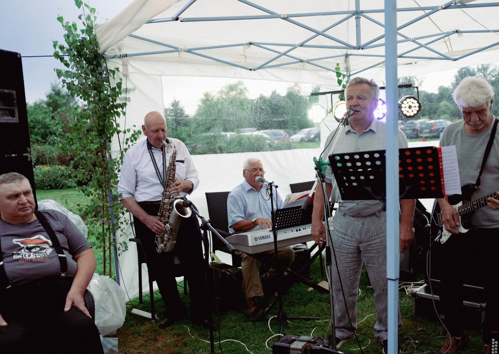 Aizlīgtais repertuars, vysaidi instrumenti i golda dzīsmis. Kai ...