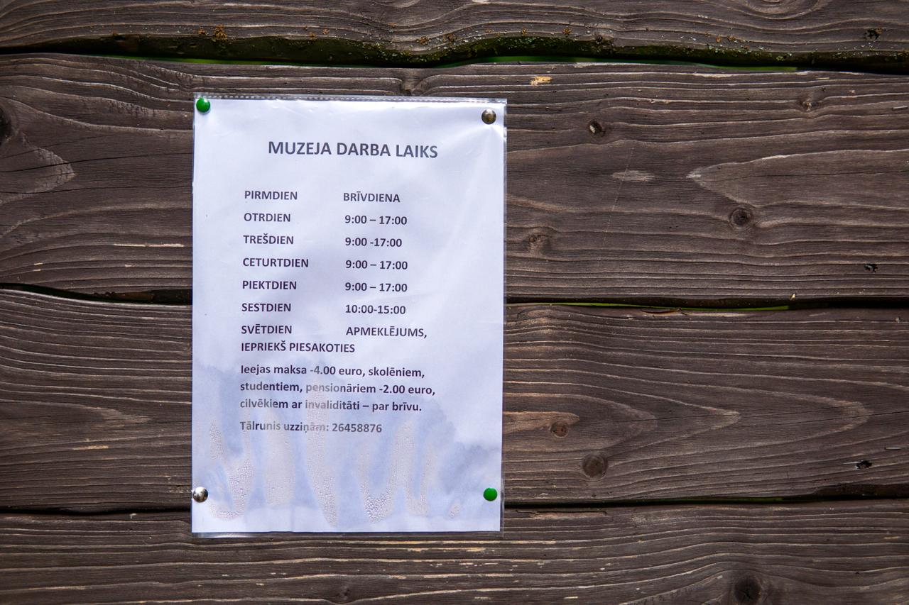 "Syudzeibu nav" aba muzeju dorba laiki i tūs draudzeigums apmaklātuojim ...