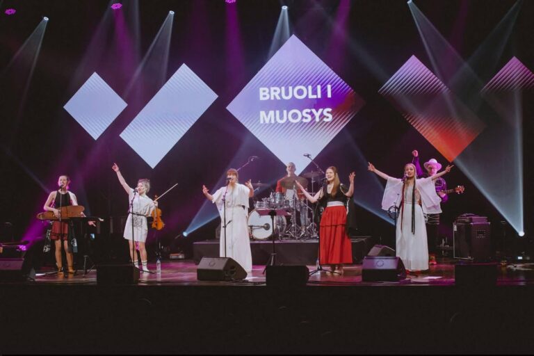 Zvaigžņu komanda. Saruna ar ansambli "Bruoli i Muosys" - lakuga.lv